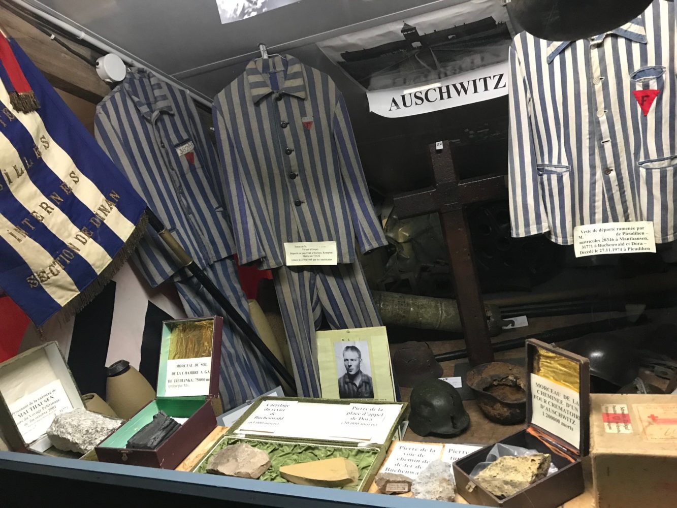 Musée De La Guerre 39 45 Près De Dinan Dans Les Côtes D Armor En Bretagne